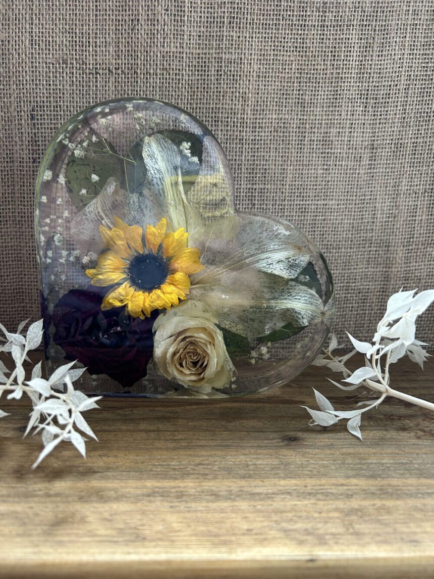Custom Flower Preservation Bird made with dried flowers - Luna Creations
