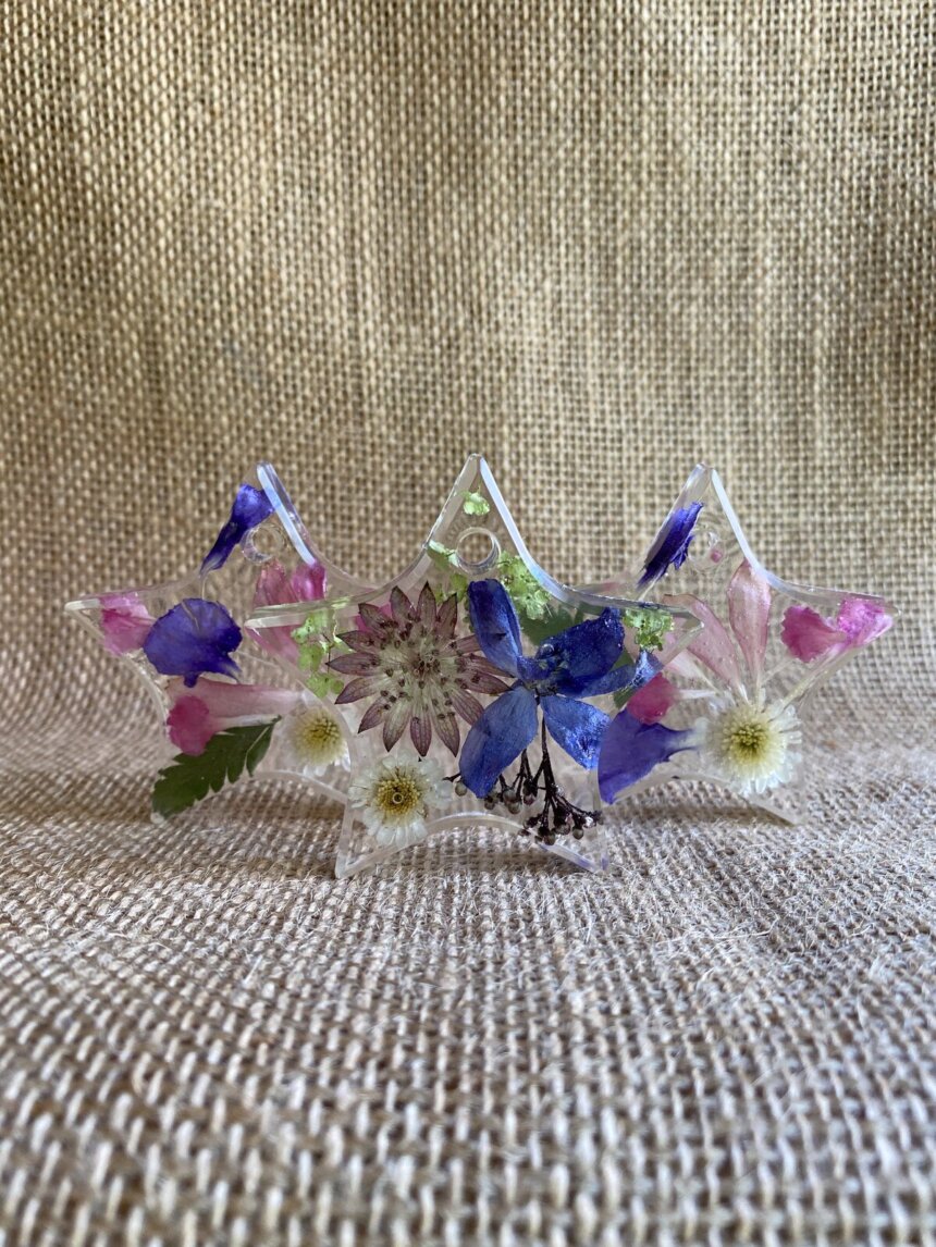 Custom Flower Preservation Bird made with dried flowers - Luna Creations
